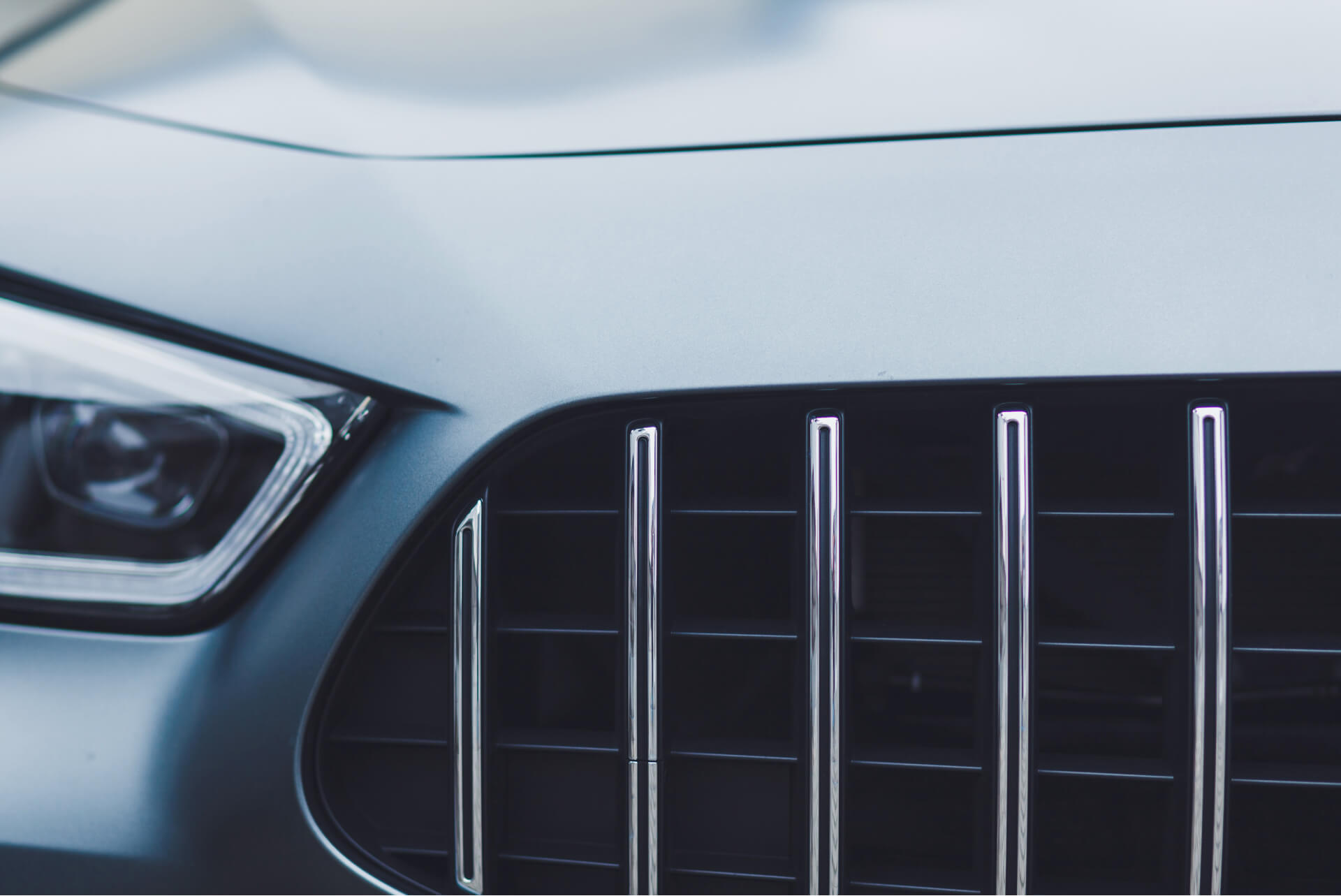 What is a front grill and what are its functions on a vehicle? - Endego